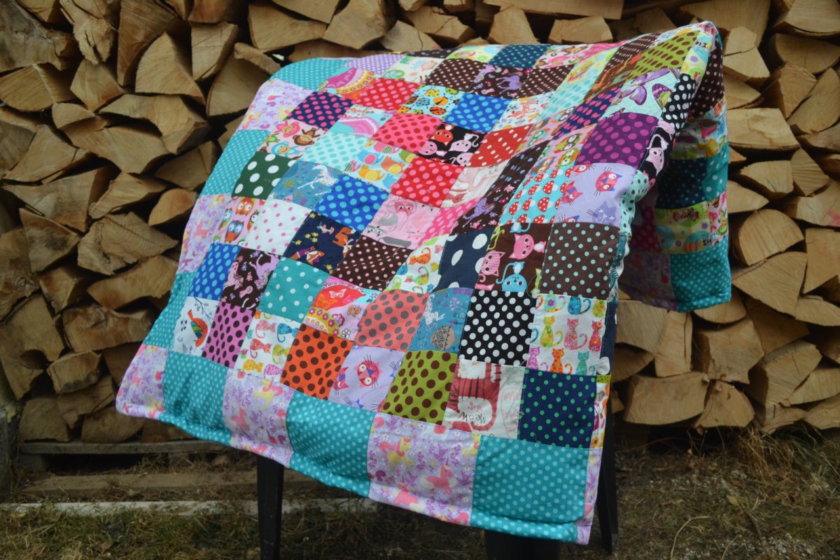 Patchworková deka - přehoz :) kostičky barevné... – Potvor - pomáhat tvořit