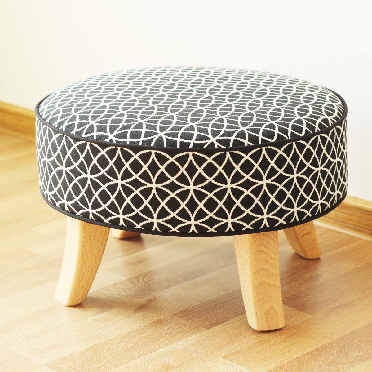 Taburet – Potvor - pomáhat tvořit