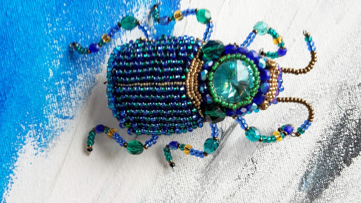 Brož Zelenomodrý brouk – Potvor - pomáhat tvořit